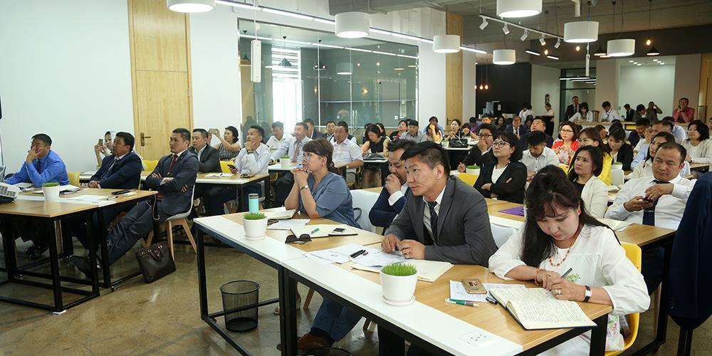 Төрийн байгууллагын удирдах албан тушаалтнууд сургалтад хамрагдлаа