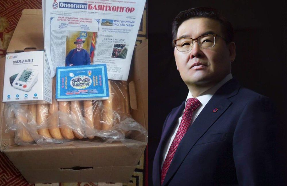 Төрийн түшээдийн гарын бэлэг