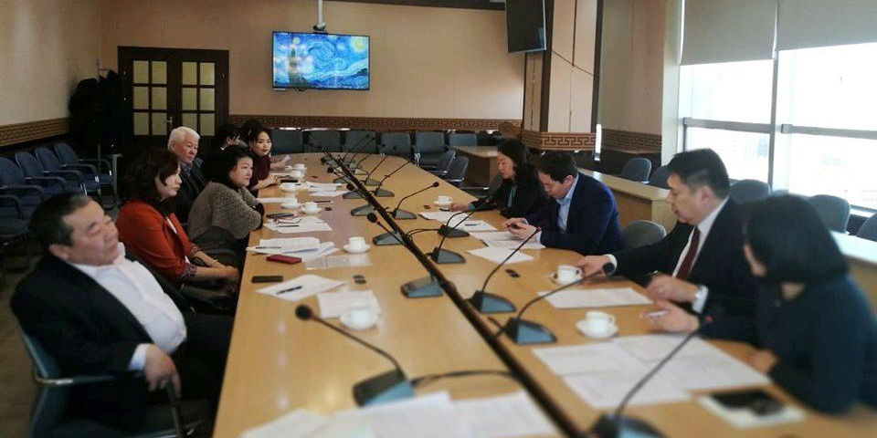 Өрхийн эрүүл мэндийн төвийн үйл ажиллагааны талаар хэлэлцлээ