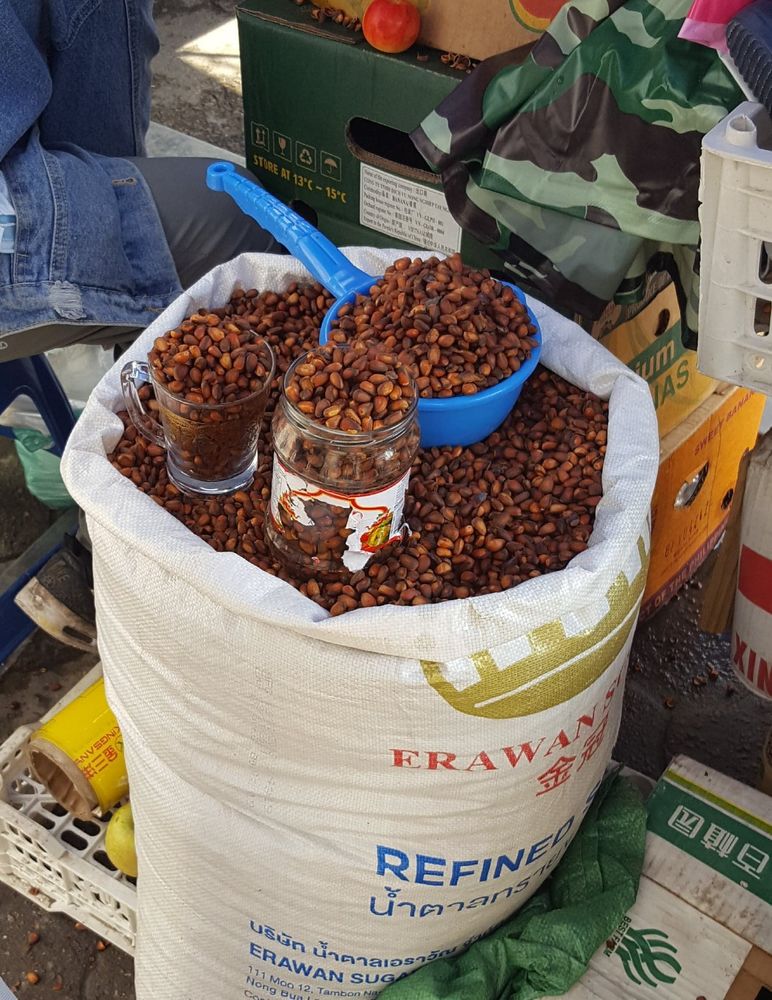 Эрүүл ахуй ариун цэврийн шаардлага хангаагүй самрын наймааг цэгцэлье