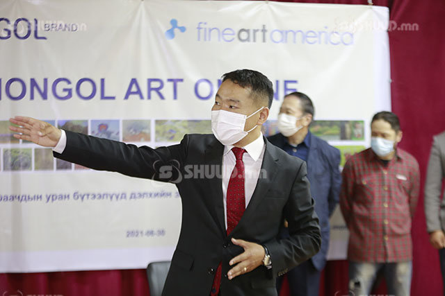ШУУД Монгол зураачдын уран бүтээлийн талаар мэдээлэл хийж байна