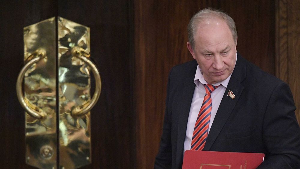 ОХУ ын парламентын гишүүн хандгай агнаад халдашгүй эрхээ алдав