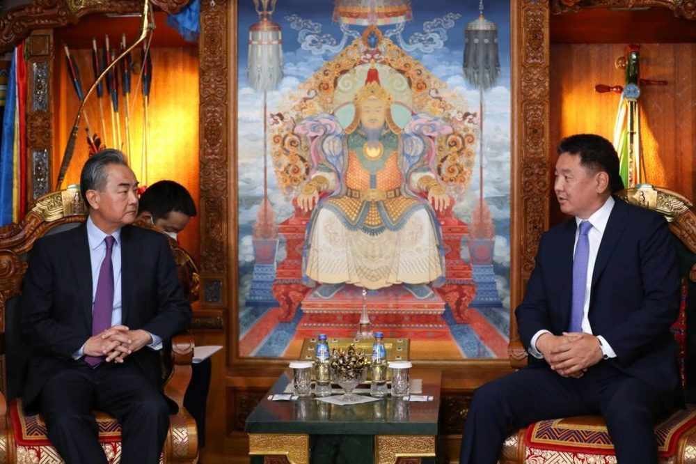 Монгол Улсын Ерөнхийлөгч У Хүрэлсүхэд БНХАУ ын Төрийн зөвлөлийн гишүүн Гадаад хэргийн сайд Ван