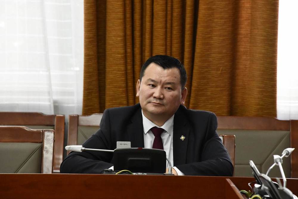 Хууль зүйн байнгын хорооны даргаар УИХ ын гишүүн Л Мөнхбаатарыг