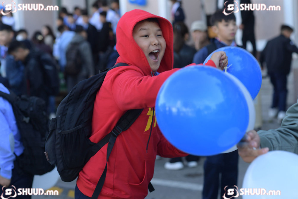 ФОТО Хүүхдийн инээд цалгисан хичээлийн шинэ жил