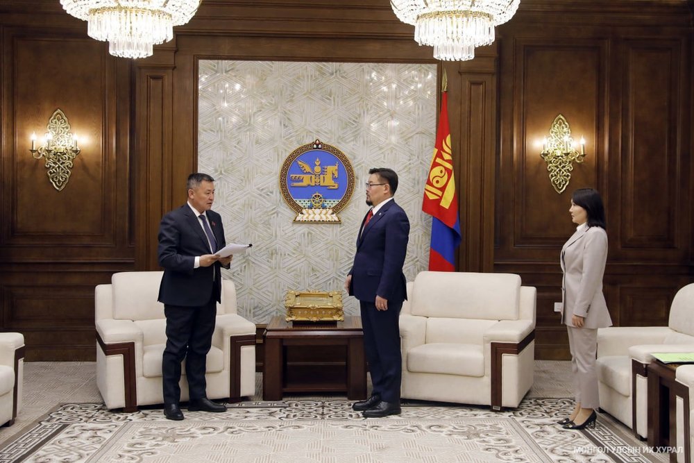 УИХ ын гишүүн Ш Адьшаа хуулийн төслөө өргөн барилаа