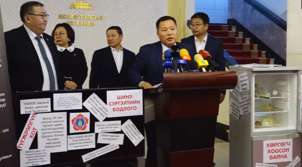 Эрх баригчид зурагтаар гоё сайхныг ярьдаг ч иргэдийн хөргөгч хоосон байна