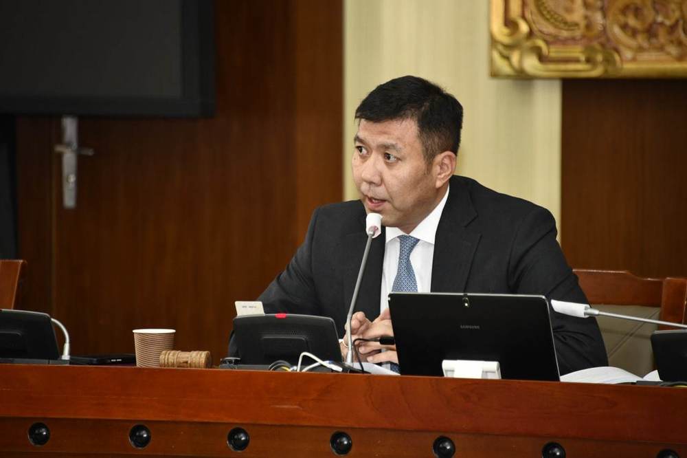 Б Энхбаяр Хөгжлийн банкны шалгалтын материалыг нуун дарагдуулсан Ч Хүрэлбаатарыг дуудаж байцаана