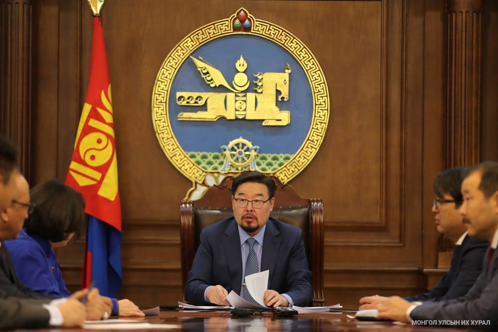 Г Занданшатар Ард түмний баялгаас хулгайлсан хэнбугай ч хуулийн хатуу цээрлэл хүлээх ёстой