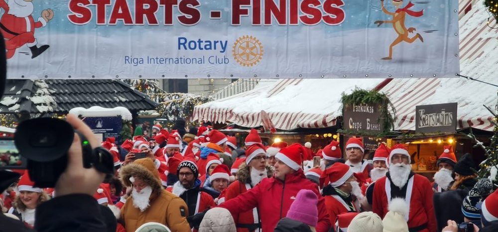 Рига хотод Санта Клаусын марафон болжээ