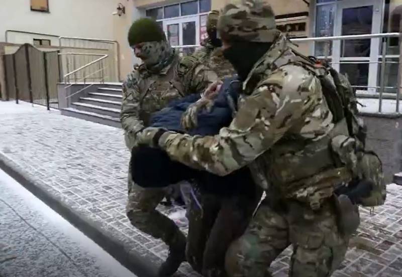 ОХУ ын шүүх Украины иргэнийг тагнуулын хэрэгт буруутгаж 16 жилийн ял