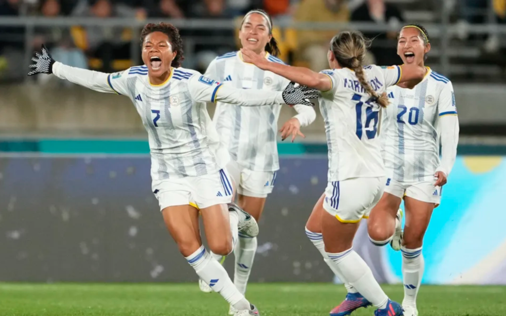Women's World Cup: Филиппиний баг түүхэн хожил байгууллаа