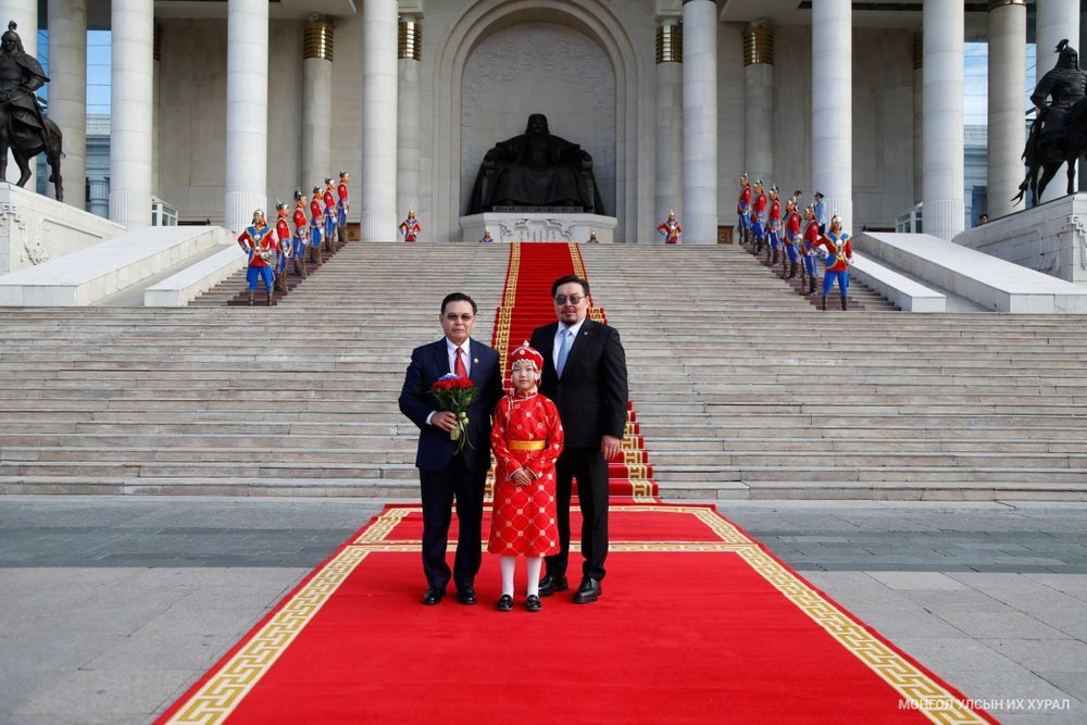 УИХ ын дарга Г Занданшатар хүндэт зочноо угтан авлаа