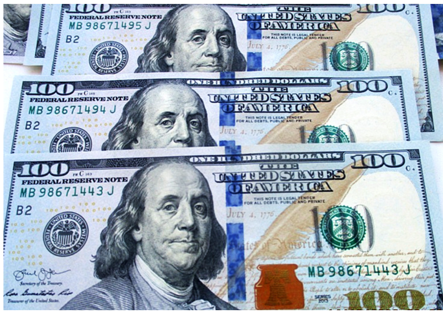 Монголын иргэд их хэмжээний доллар ОХУ ын хилээр нуун гаргах гэж байгаад баригджээ