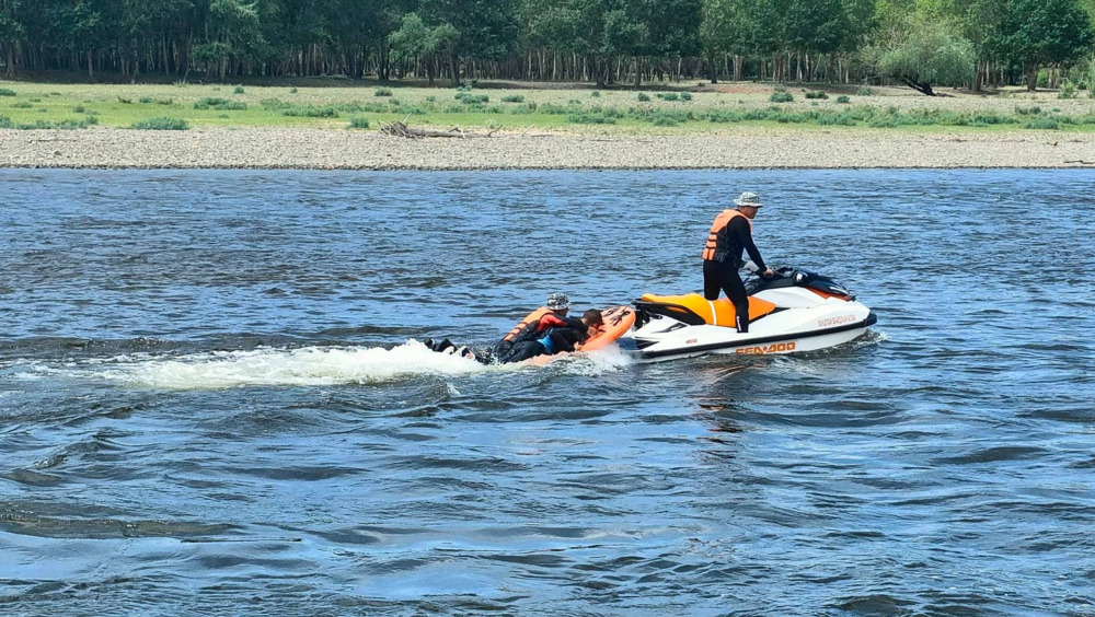 Аялж явсан таван хүний хоёр нь тогтоол усанд живж амиа алджээ