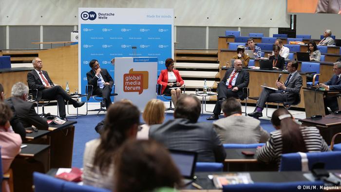 “Цахим эрин дэх хэвлэл мэдээлэл ба гадаад бодлого” сэдвээр хуралджээ