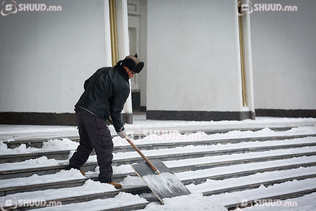 ААН үүд орчныхоо 50 м газрыг цэвэрлэх үүрэгтэйг сануулъя