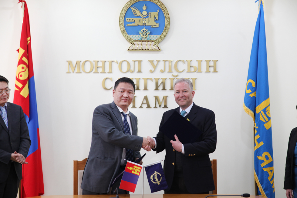 Хоёр сая ам долларын гэрээг баталгаажуулав