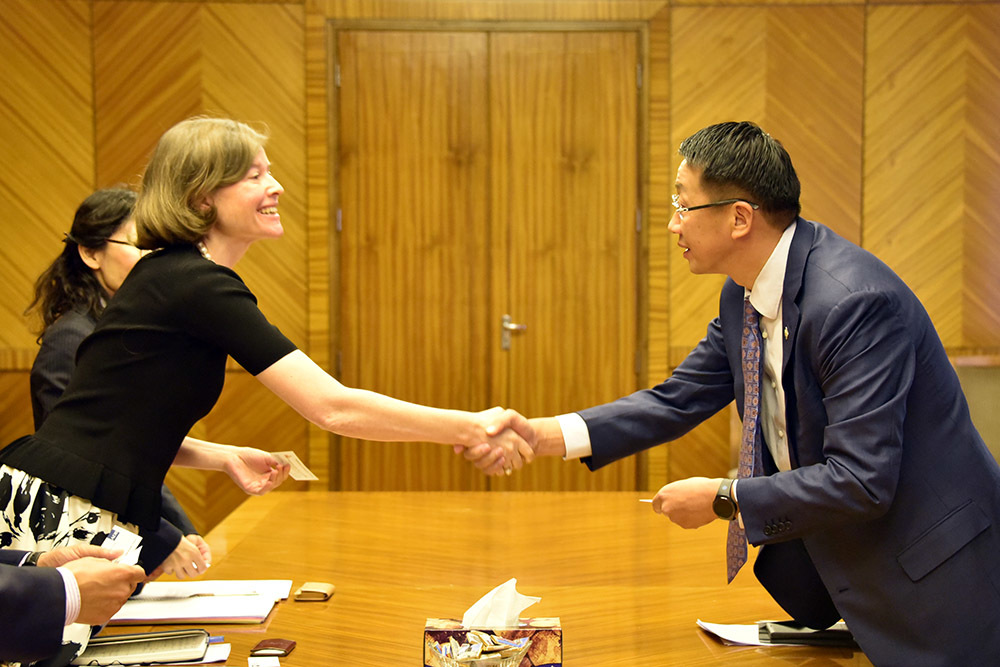 Азийн хөгжлийн банкны Суурин төлөөлөгчтэй уулзлаа