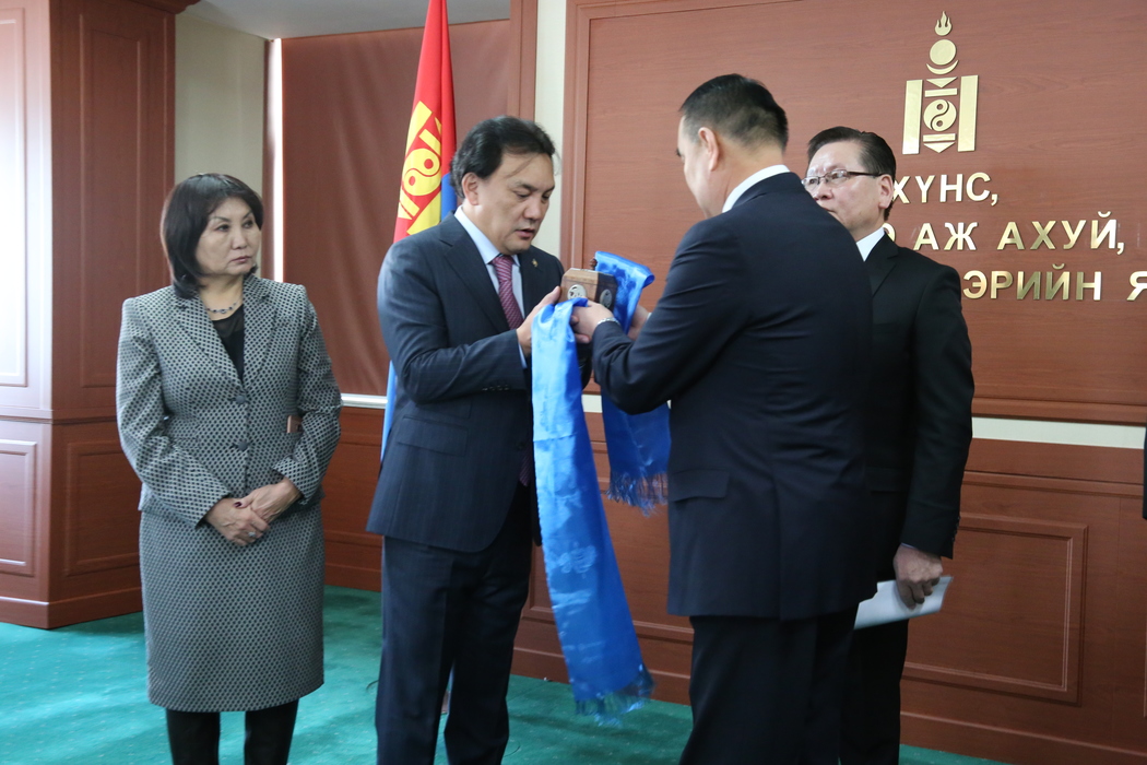 Б Батзориг өмнөх сайдын ажлыг үргэлжлүүлэхээ хэллээ