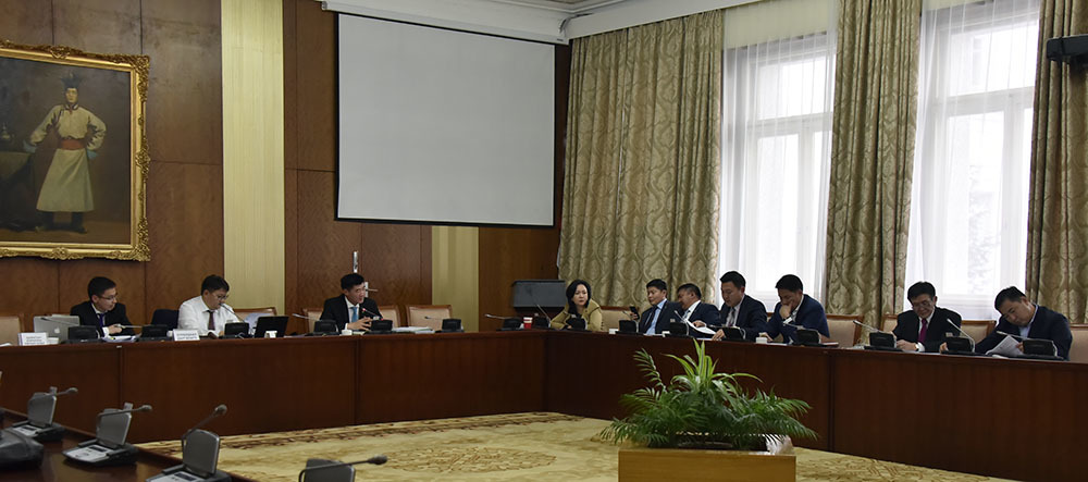 Эрүүгийн хуулийг хэлэлцэж байна